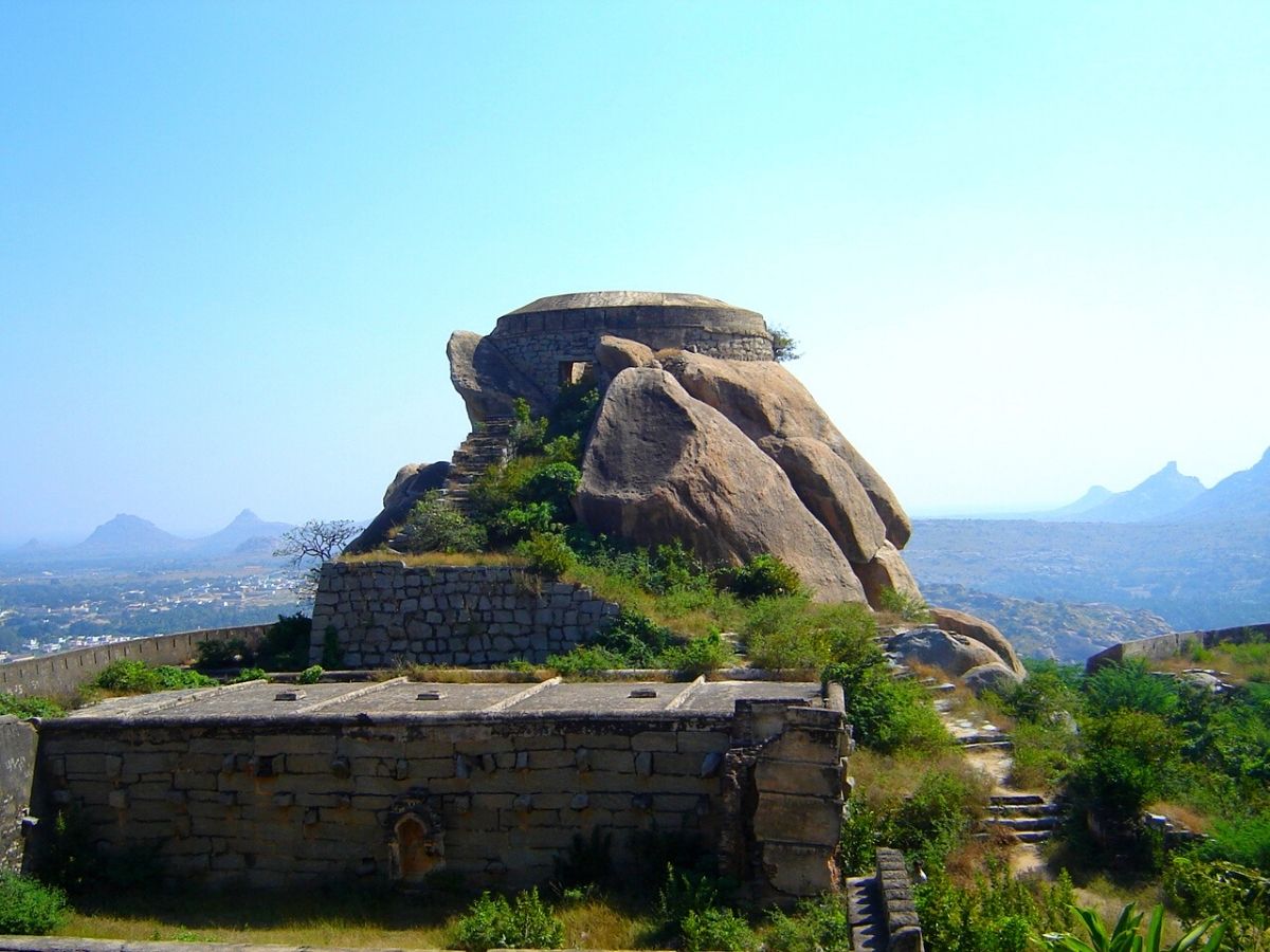 Madhugiri Fort Trek | Monks on Wheels