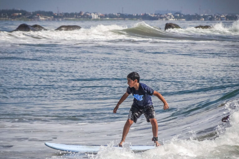 9 Best Beaches for Surfing in India [2026] - Monks on Wheels